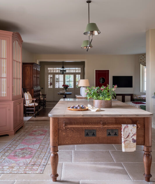 Dining Options in Bespoke Kitchen Designs | Guild Anderson